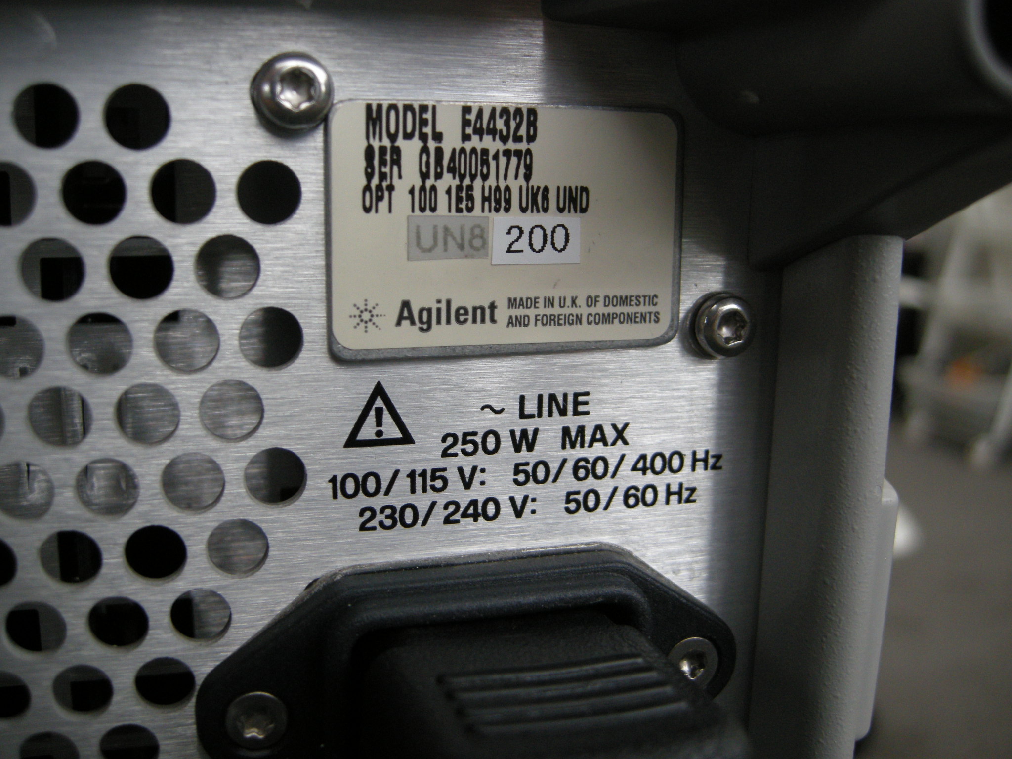 HP/Agilent E4432B ESG-Dシリーズ ディジタル/アナログRF信号発生器 250kHz – 3GHz | 株式会社エイチェム